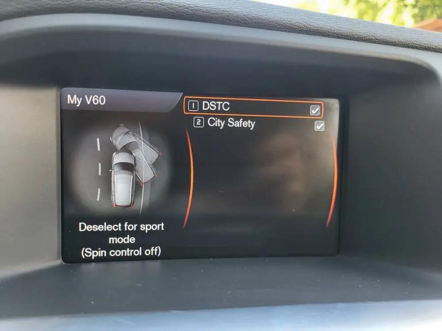 Melns Volvo V60 2011 Jelgava, ar dzinēja tilpumu 1.60 L un nobraukumu 281 tūkst. km par 4990 €, foto 26 vietnē AUTOMOTO.COM.LV
