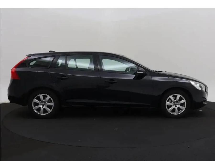 Melns Volvo V60 2011 Jelgava, ar dzinēja tilpumu 1.60 L un nobraukumu 281 tūkst. km par 4990 €, foto 37 vietnē AUTOMOTO.COM.LV