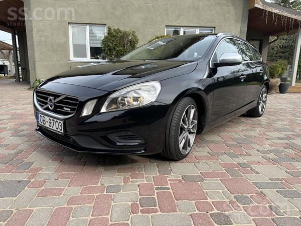 Black Volvo V60 2011 in Riga, with an engine capacity of 2.00 L and mileage of 270 thousand km for 6290 €, photo 1 on AUTOMOTO.COM.LV