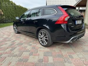 Melns Volvo V60 2011 Rīga, ar dzinēja tilpumu 2.00 L un nobraukumu 270 tūkst. km par 6290 €, foto 3 vietnē AUTOMOTO.COM.LV