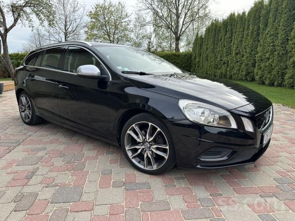 Black Volvo V60 2011 in Riga, with an engine capacity of 2.00 L and mileage of 270 thousand km for 6290 €, photo 3 on AUTOMOTO.COM.LV