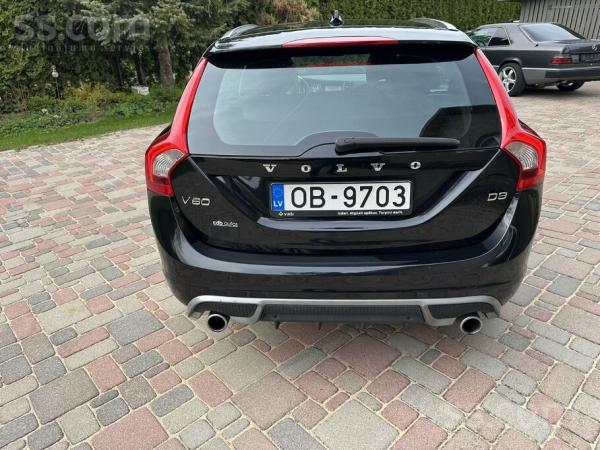 Black Volvo V60 2011 in Riga, with an engine capacity of 2.00 L and mileage of 270 thousand km for 6290 €, photo 5 on AUTOMOTO.COM.LV