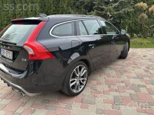 Melns Volvo V60 2011 Rīga, ar dzinēja tilpumu 2.00 L un nobraukumu 270 tūkst. km par 6290 €, foto 7 vietnē AUTOMOTO.COM.LV