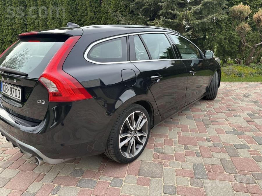 Melns Volvo V60 2011 Rīga, ar dzinēja tilpumu 2.00 L un nobraukumu 270 tūkst. km par 6290 €, foto 7 vietnē AUTOMOTO.COM.LV
