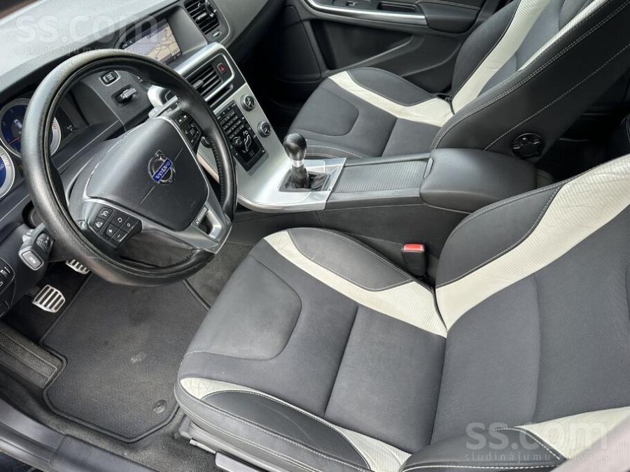Melns Volvo V60 2011 Rīga, ar dzinēja tilpumu 2.00 L un nobraukumu 270 tūkst. km par 6290 €, foto 9 vietnē AUTOMOTO.COM.LV