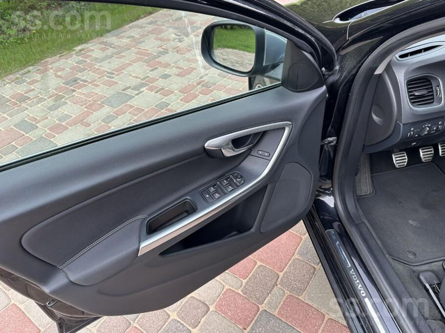 Melns Volvo V60 2011 Rīga, ar dzinēja tilpumu 2.00 L un nobraukumu 270 tūkst. km par 6290 €, foto 10 vietnē AUTOMOTO.COM.LV