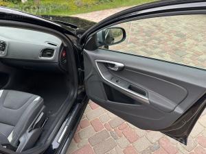 Melns Volvo V60 2011 Rīga, ar dzinēja tilpumu 2.00 L un nobraukumu 270 tūkst. km par 6290 €, foto 12 vietnē AUTOMOTO.COM.LV