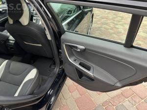 Melns Volvo V60 2011 Rīga, ar dzinēja tilpumu 2.00 L un nobraukumu 270 tūkst. km par 6290 €, foto 14 vietnē AUTOMOTO.COM.LV