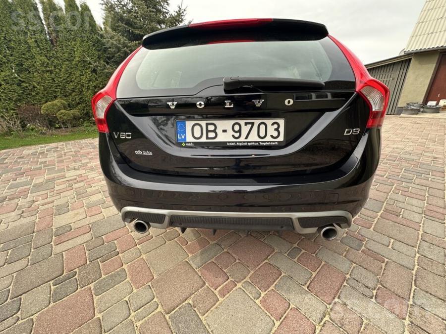 Melns Volvo V60 2011 Rīga, ar dzinēja tilpumu 2.00 L un nobraukumu 270 tūkst. km par 6290 €, foto 17 vietnē AUTOMOTO.COM.LV