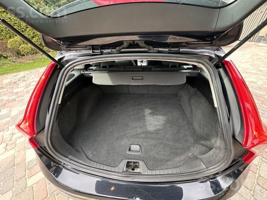 Melns Volvo V60 2011 Rīga, ar dzinēja tilpumu 2.00 L un nobraukumu 270 tūkst. km par 6290 €, foto 18 vietnē AUTOMOTO.COM.LV