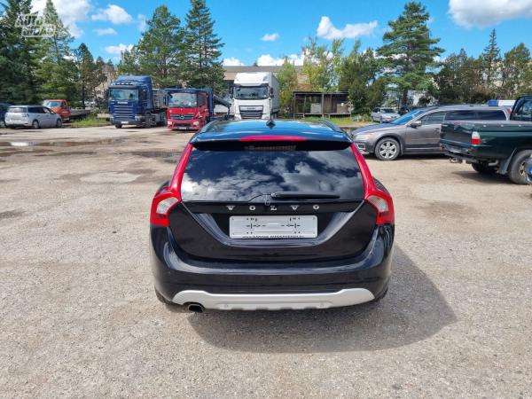 Melns Volvo V60 2011 Pakruojis, ar dzinēja tilpumu 2.00 L un nobraukumu 270 tūkst. km par 4650 €, foto 7 vietnē AUTOMOTO.COM.LV