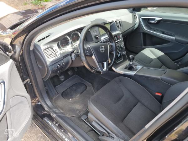 Melns Volvo V60 2011 Pakruojis, ar dzinēja tilpumu 2.00 L un nobraukumu 270 tūkst. km par 4650 €, foto 9 vietnē AUTOMOTO.COM.LV