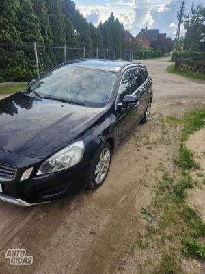 Melns Volvo V60 2011 Prienai, ar dzinēja tilpumu 2.00 L un nobraukumu 281 tūkst. km par 6200 €, foto 4 vietnē AUTOMOTO.COM.LV
