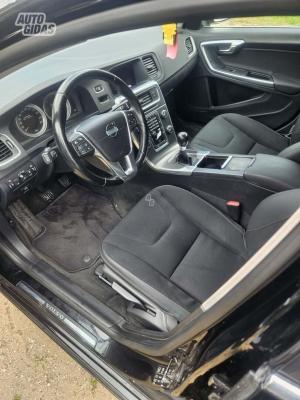 Melns Volvo V60 2011 Prienai, ar dzinēja tilpumu 2.00 L un nobraukumu 281 tūkst. km par 6200 €, foto 5 vietnē AUTOMOTO.COM.LV