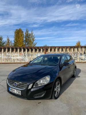 Black Volvo V60 2011 in Panevezys, with an engine capacity of 2.40 L and mileage of 298 thousand km for 5000 €, photo  on AUTOMOTO.COM.LV