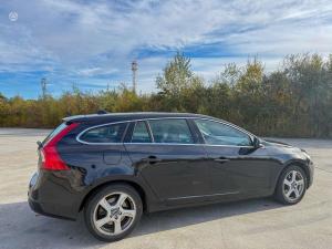 Melns Volvo V60 2011 Panevēža, ar dzinēja tilpumu 2.40 L un nobraukumu 298 tūkst. km par 5000 €, foto 3 vietnē AUTOMOTO.COM.LV