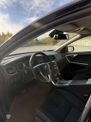 Melns Volvo V60 2011 Panevēža, ar dzinēja tilpumu 2.40 L un nobraukumu 298 tūkst. km par 5000 €, foto 6 vietnē AUTOMOTO.COM.LV