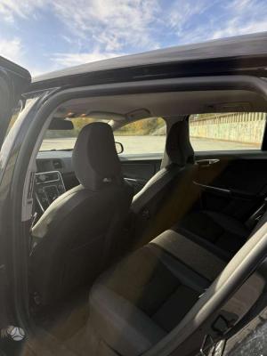Melns Volvo V60 2011 Panevēža, ar dzinēja tilpumu 2.40 L un nobraukumu 298 tūkst. km par 5000 €, foto 7 vietnē AUTOMOTO.COM.LV