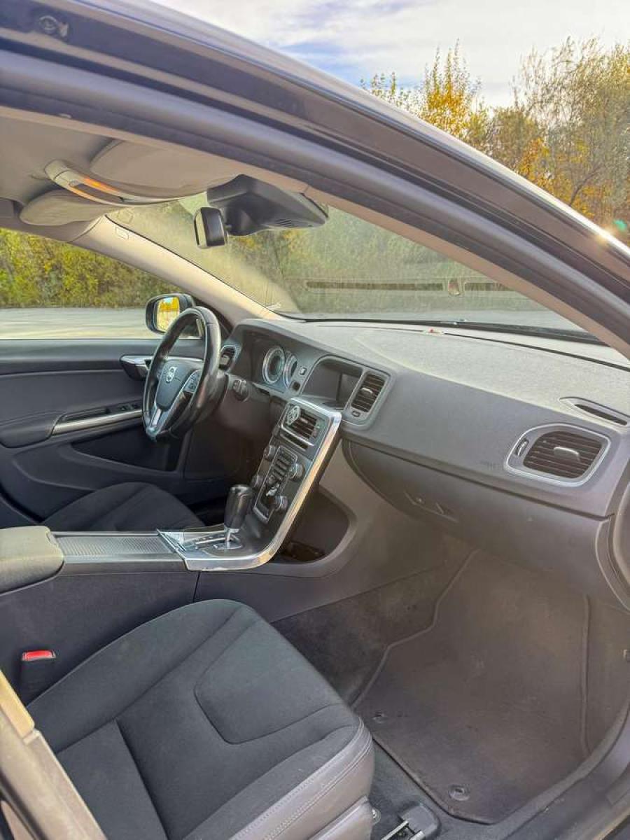Melns Volvo V60 2011 Panevēža, ar dzinēja tilpumu 2.40 L un nobraukumu 298 tūkst. km par 5000 €, foto 9 vietnē AUTOMOTO.COM.LV