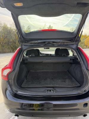 Melns Volvo V60 2011 Panevēža, ar dzinēja tilpumu 2.40 L un nobraukumu 298 tūkst. km par 5000 €, foto 10 vietnē AUTOMOTO.COM.LV
