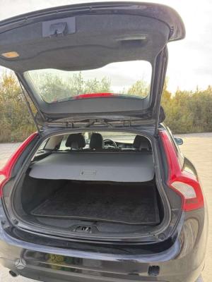 Melns Volvo V60 2011 Panevēža, ar dzinēja tilpumu 2.40 L un nobraukumu 298 tūkst. km par 5000 €, foto 11 vietnē AUTOMOTO.COM.LV