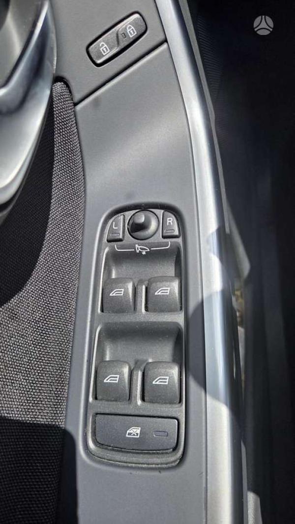 Melns Volvo V60 2011 Viļņa, ar dzinēja tilpumu 2.40 L un nobraukumu 355 tūkst. km par 6300 €, foto 22 vietnē AUTOMOTO.COM.LV