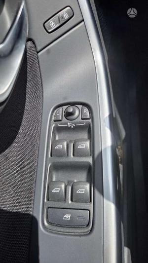 Black Volvo V60 2011 in Vilnius, with an engine capacity of 2.40 L and mileage of 355 thousand km for 6300 €, photo 23 on AUTOMOTO.COM.LV