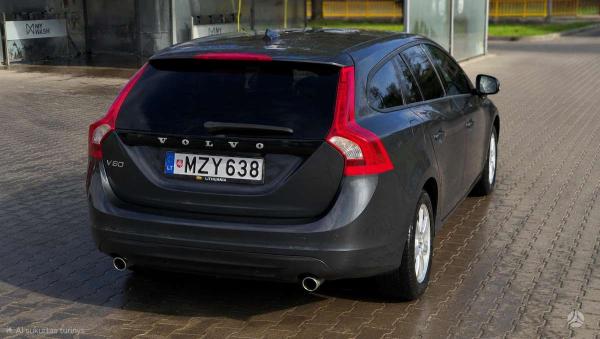 Melns Volvo V60 2011 Viļņa, ar dzinēja tilpumu 2.40 L un nobraukumu 355 tūkst. km par 6300 €, foto 5 vietnē AUTOMOTO.COM.LV
