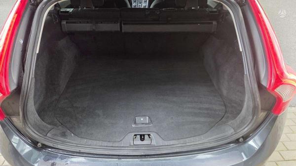 Melns Volvo V60 2011 Viļņa, ar dzinēja tilpumu 2.40 L un nobraukumu 355 tūkst. km par 6300 €, foto 6 vietnē AUTOMOTO.COM.LV