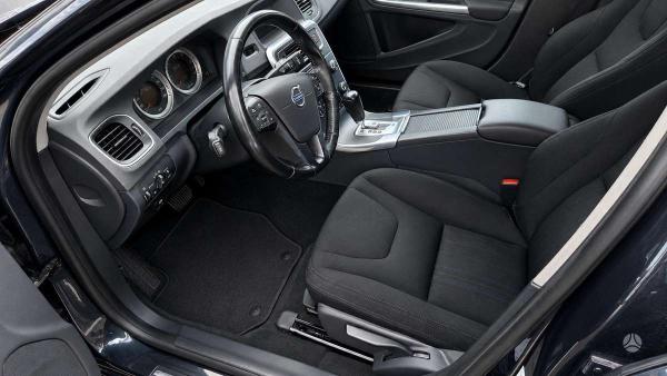 Melns Volvo V60 2011 Viļņa, ar dzinēja tilpumu 2.40 L un nobraukumu 355 tūkst. km par 6300 €, foto 7 vietnē AUTOMOTO.COM.LV