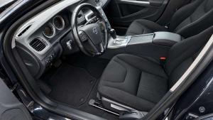 Black Volvo V60 2011 in Vilnius, with an engine capacity of 2.40 L and mileage of 355 thousand km for 6300 €, photo 8 on AUTOMOTO.COM.LV