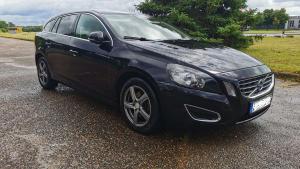 Melns Volvo V60 2011 Kauņa, ar dzinēja tilpumu 1.98 L un nobraukumu 289 tūkst. km par 5300 €, foto  vietnē AUTOMOTO.COM.LV