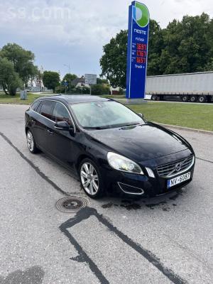 Melns Volvo V60 2011 Ventspils, ar dzinēja tilpumu 2.40 L un nobraukumu 299 tūkst. km par 6000 €, foto 4 vietnē AUTOMOTO.COM.LV