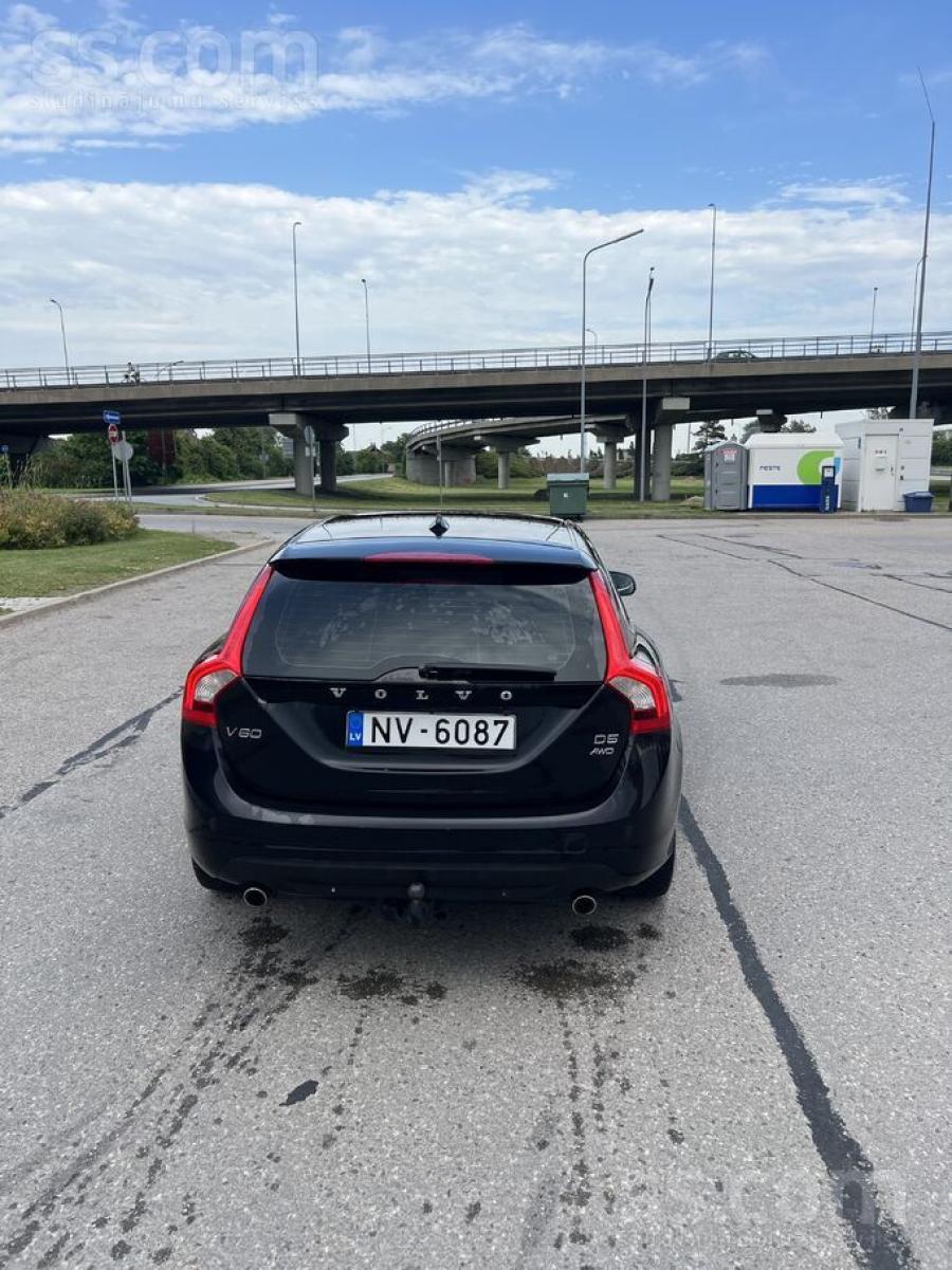 Melns Volvo V60 2011 Ventspils, ar dzinēja tilpumu 2.40 L un nobraukumu 299 tūkst. km par 6000 €, foto 7 vietnē AUTOMOTO.COM.LV