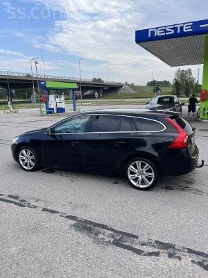 Melns Volvo V60 2011 Ventspils, ar dzinēja tilpumu 2.40 L un nobraukumu 299 tūkst. km par 6000 €, foto 9 vietnē AUTOMOTO.COM.LV