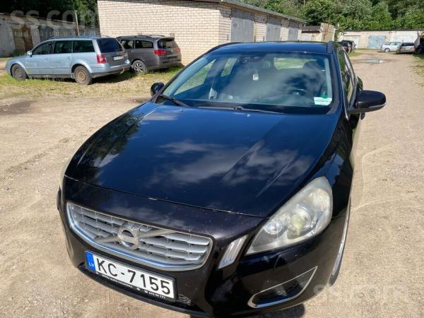 Black Volvo V60 2011 in Valmiera, with an engine capacity of 2.00 L and mileage of 300 thousand km for 6000 €, photo 2 on AUTOMOTO.COM.LV