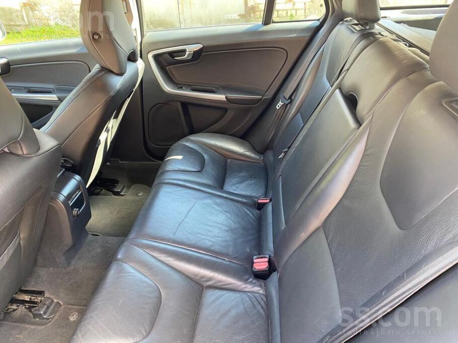 Black Volvo V60 2011 in Valmiera, with an engine capacity of 2.00 L and mileage of 300 thousand km for 6000 €, photo 5 on AUTOMOTO.COM.LV