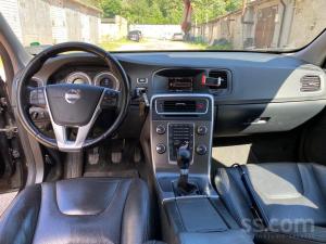 Black Volvo V60 2011 in Valmiera, with an engine capacity of 2.00 L and mileage of 300 thousand km for 6000 €, photo 6 on AUTOMOTO.COM.LV
