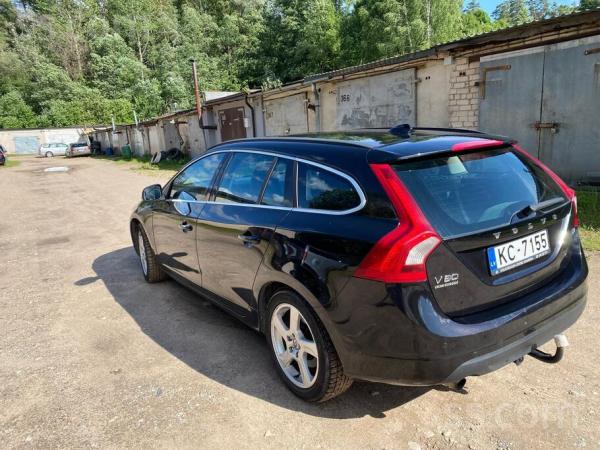 Black Volvo V60 2011 in Valmiera, with an engine capacity of 2.00 L and mileage of 300 thousand km for 6000 €, photo 6 on AUTOMOTO.COM.LV