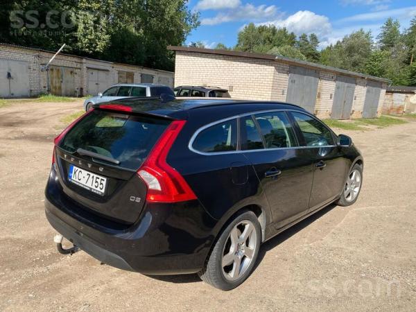 Black Volvo V60 2011 in Valmiera, with an engine capacity of 2.00 L and mileage of 300 thousand km for 6000 €, photo 7 on AUTOMOTO.COM.LV