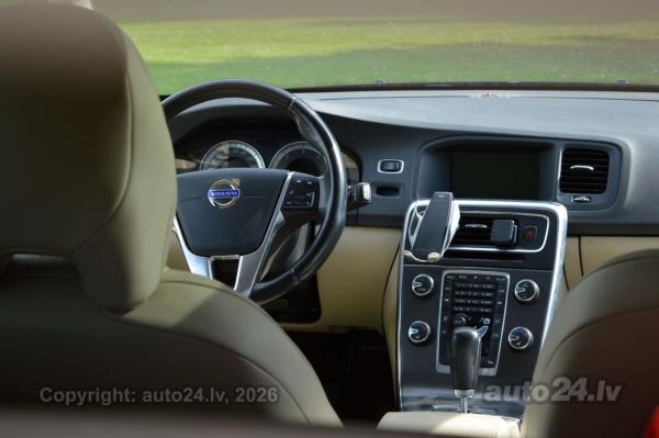 Black Volvo V60 2011 in Tallinn, with an engine capacity of 2.00 L and mileage of 288 thousand km for 4500 €, photo 6 on AUTOMOTO.COM.LV