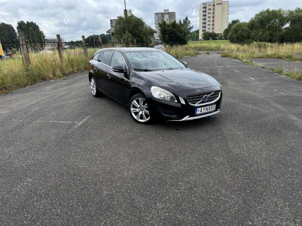 Melns Volvo V60 2011 Elektrėnai, ar dzinēja tilpumu 1.98 L un nobraukumu 305 tūkst. km par 6190 €, foto 1 vietnē AUTOMOTO.COM.LV