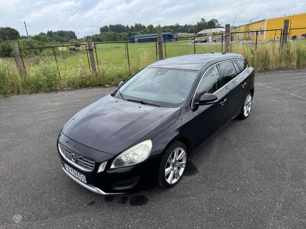 Melns Volvo V60 2011 Elektrėnai, ar dzinēja tilpumu 1.98 L un nobraukumu 305 tūkst. km par 6190 €, foto 3 vietnē AUTOMOTO.COM.LV