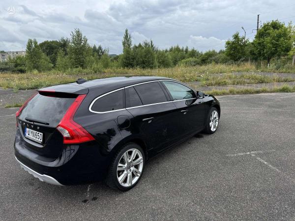 Melns Volvo V60 2011 Elektrėnai, ar dzinēja tilpumu 1.98 L un nobraukumu 305 tūkst. km par 6190 €, foto 5 vietnē AUTOMOTO.COM.LV