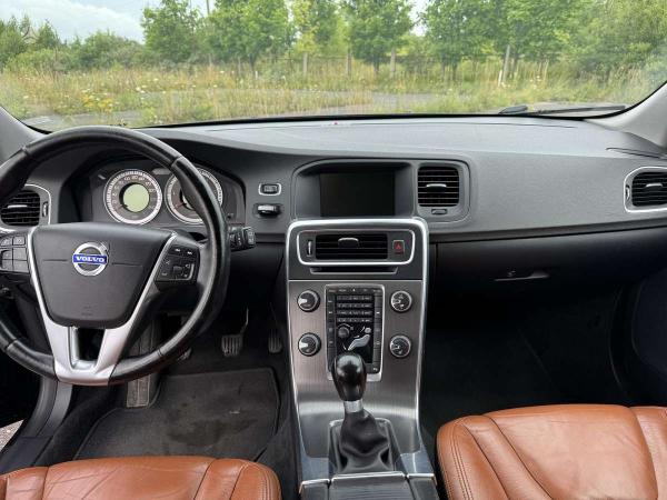 Melns Volvo V60 2011 Elektrėnai, ar dzinēja tilpumu 1.98 L un nobraukumu 305 tūkst. km par 6190 €, foto 10 vietnē AUTOMOTO.COM.LV