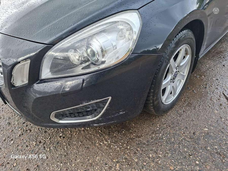Black Volvo V60 2011 in Pasvalys, with an engine capacity of 1.56 L and mileage of 0 thousand km for 3400 €, photo 3 on AUTOMOTO.COM.LV
