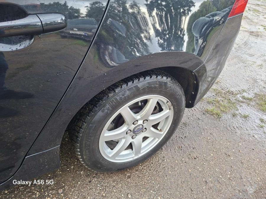 Black Volvo V60 2011 in Pasvalys, with an engine capacity of 1.56 L and mileage of 0 thousand km for 3400 €, photo 8 on AUTOMOTO.COM.LV