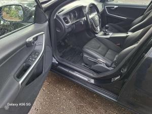 Black Volvo V60 2011 in Pasvalys, with an engine capacity of 1.56 L and mileage of 0 thousand km for 3400 €, photo 10 on AUTOMOTO.COM.LV