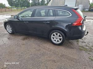 Black Volvo V60 2011 in Pasvalys, with an engine capacity of 1.56 L and mileage of 0 thousand km for 3400 €, photo 15 on AUTOMOTO.COM.LV