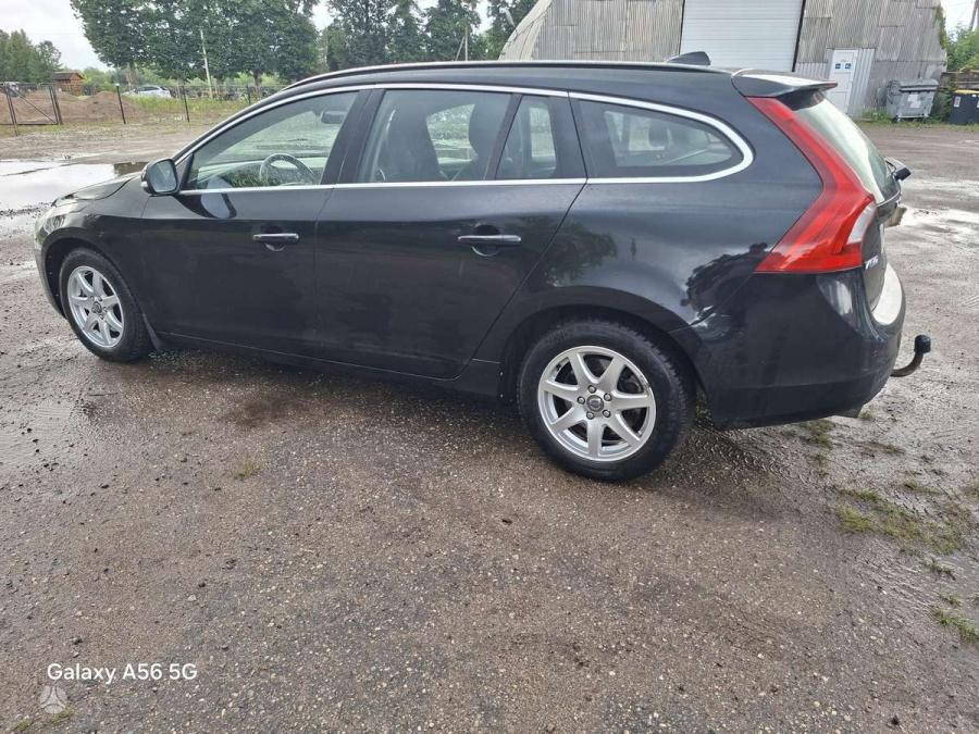 Black Volvo V60 2011 in Pasvalys, with an engine capacity of 1.56 L and mileage of 0 thousand km for 3400 €, photo 15 on AUTOMOTO.COM.LV